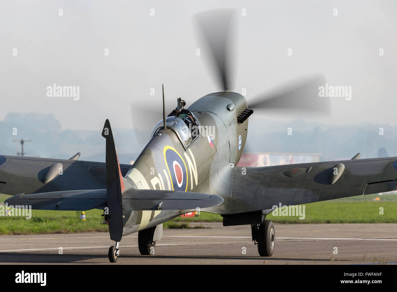 Spitfire lf16e hi-res stock photography and images - Alamy