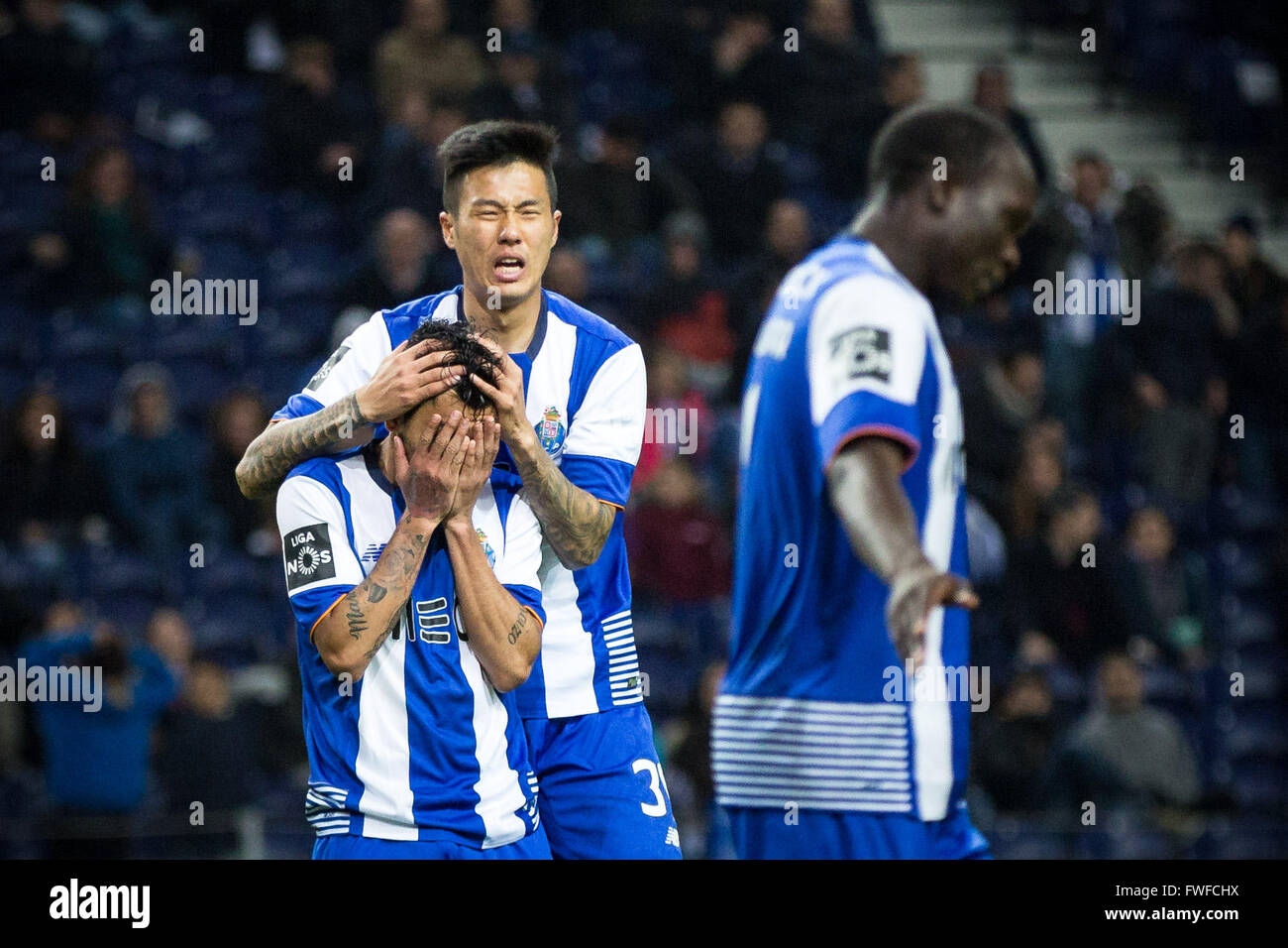 Porto, Portugal. 04th Apr, 2016. FC Porto's players Suk and Corona ...