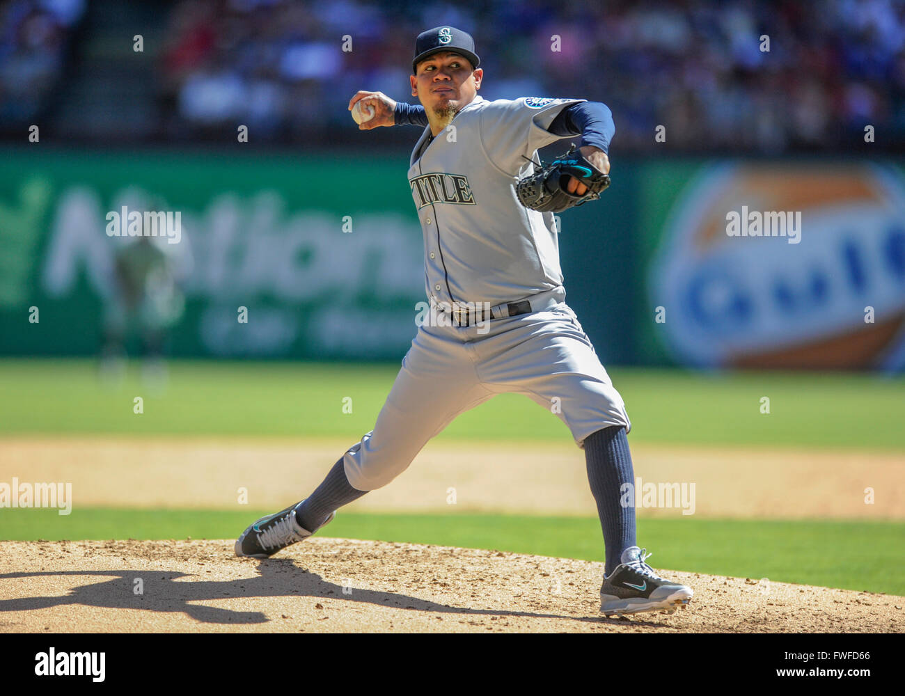 APR 04, 2016: Seattle Mariners starting pitcher Felix Hernandez #34 ...