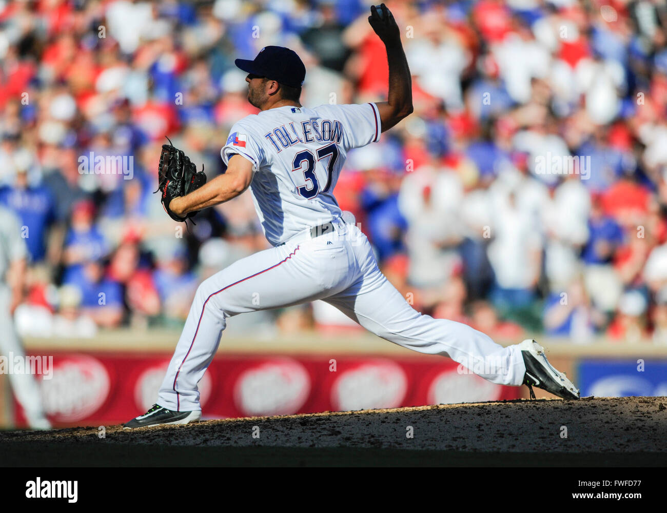 APR 04, 2016: Texas Rangers relief pitcher Shawn Tolleson #37 closed ...