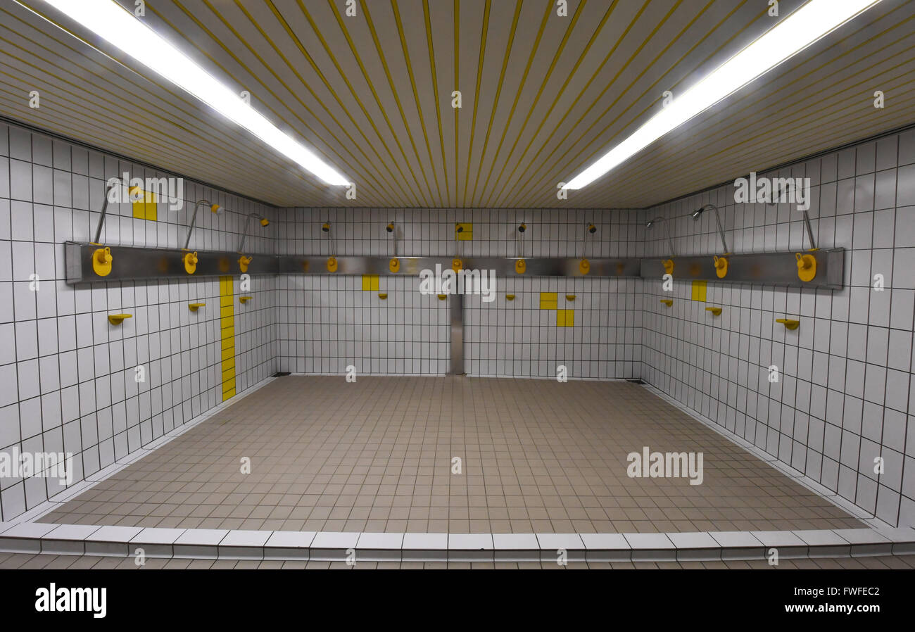 Munich, Germany. 4th Apr, 2016. The shower of the host team with eleven ...