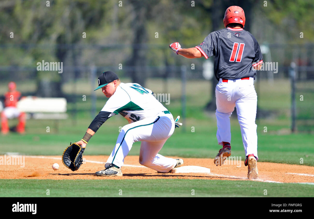 Cleveland, MS, USA. 03rd Apr, 2016. Delta State first baseman Colton ...