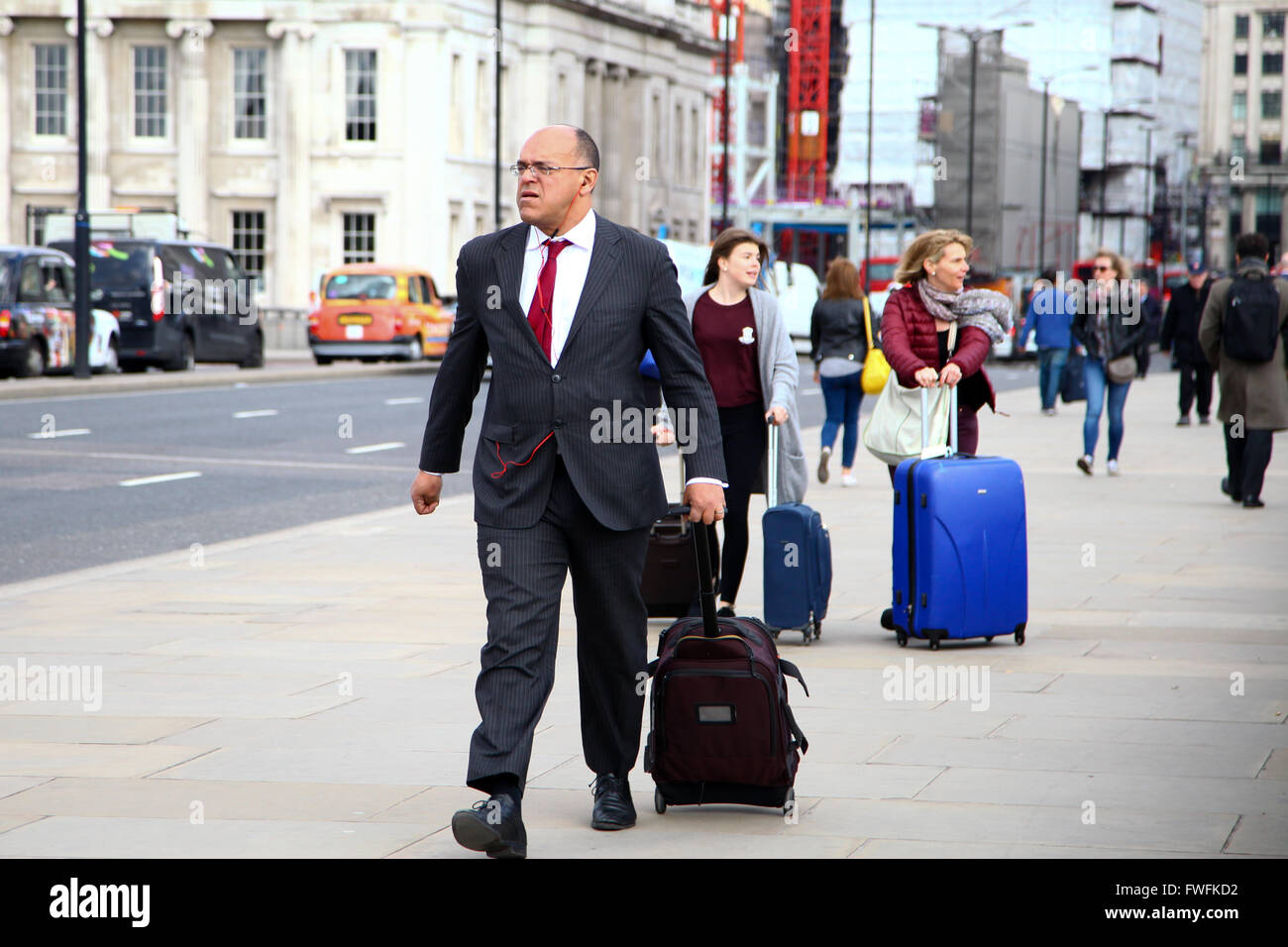 Windy day in london hi-res stock photography and images - Alamy