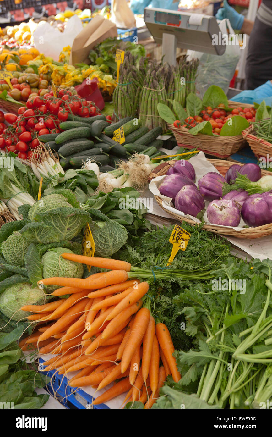 ROME,ITALY: fruit & vegetable market at Campo di Fiori Stock Photo - Alamy