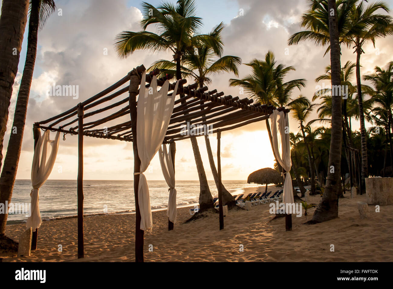 Tropical beach huts in the Caribbean Stock Photo - Alamy