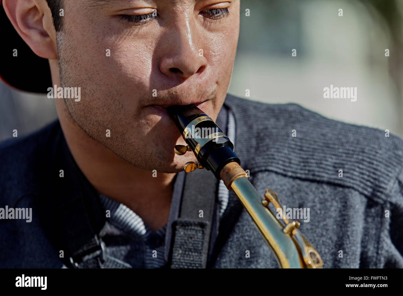 Woodwind musician close up hands hi-res stock photography and images ...