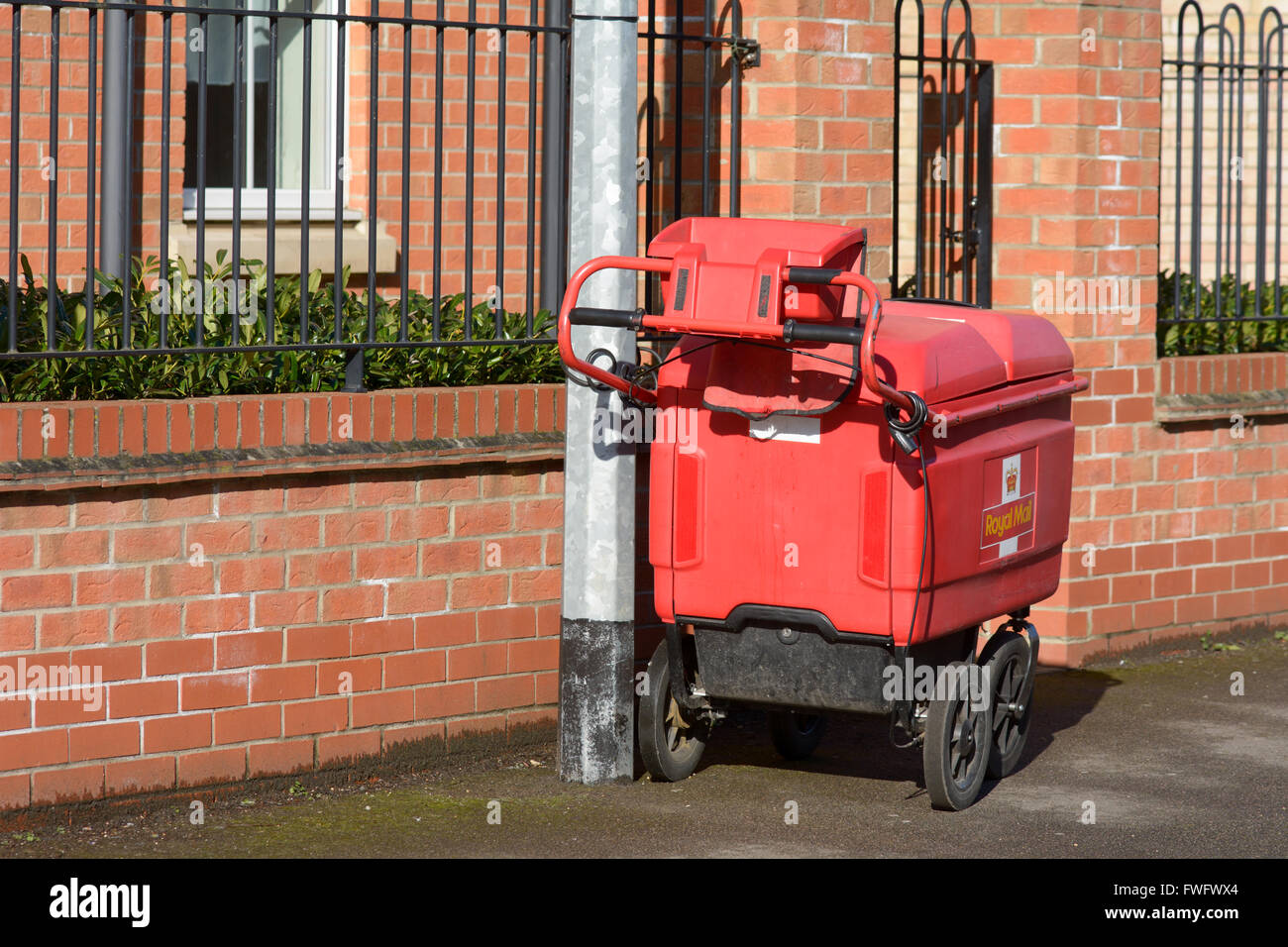 Parcels trolley hi-res stock photography and images - Alamy