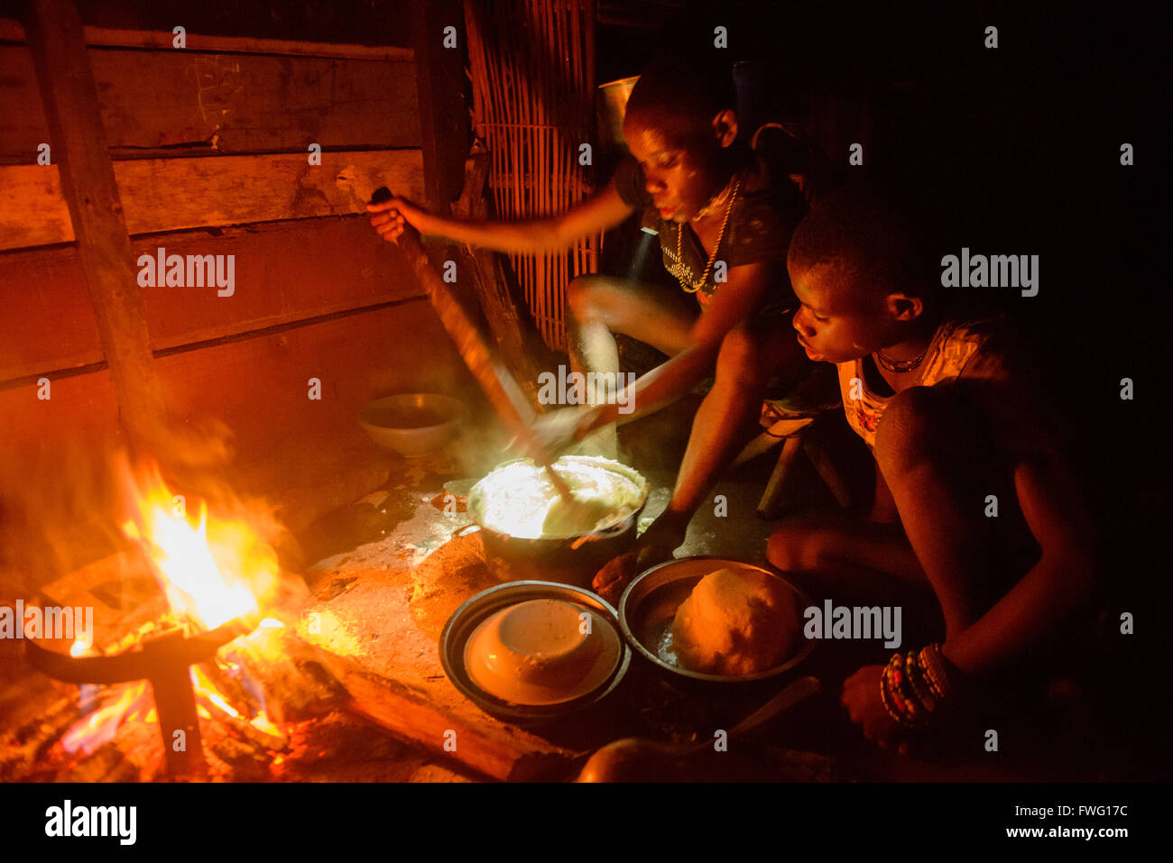 Baka pygmy girl hi-res stock photography and images - Alamy