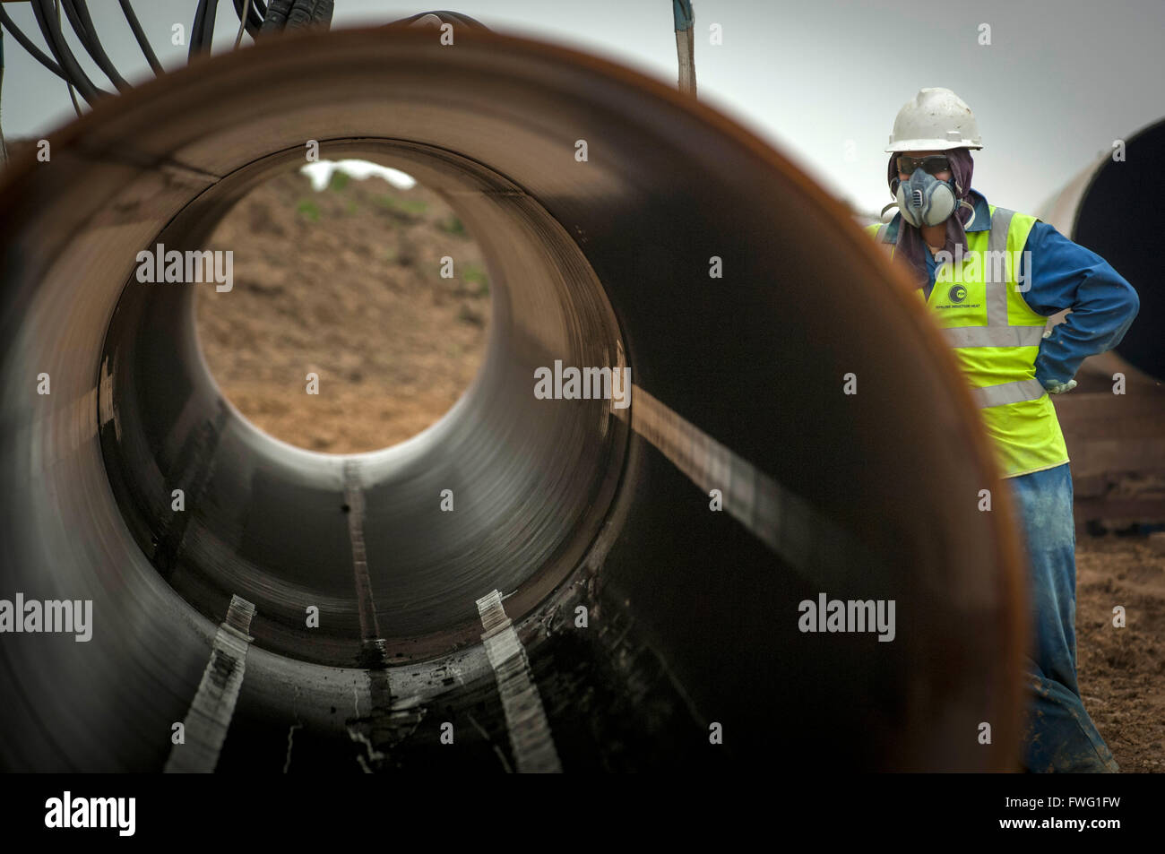 Laying pipes hi-res stock photography and images - Alamy