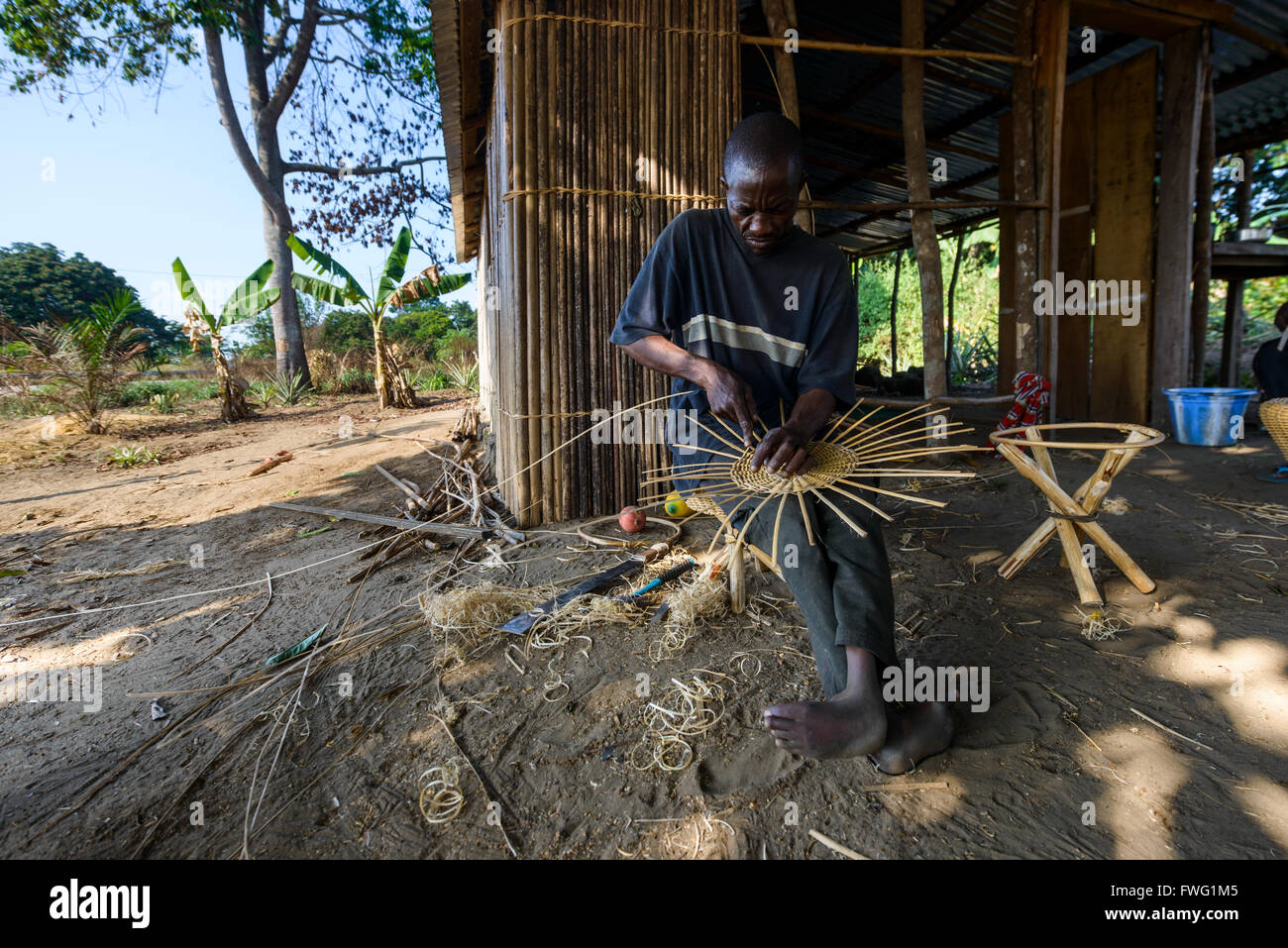 Basketmaker, Democratic Republic of Congo Stock Photo - Alamy