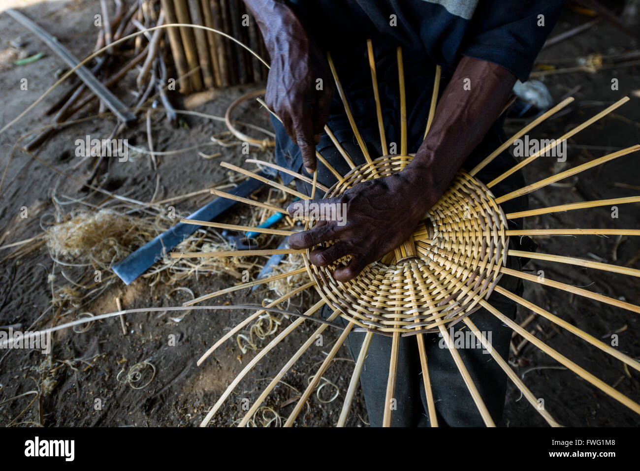 Basketmaker, Democratic Republic of Congo Stock Photo - Alamy