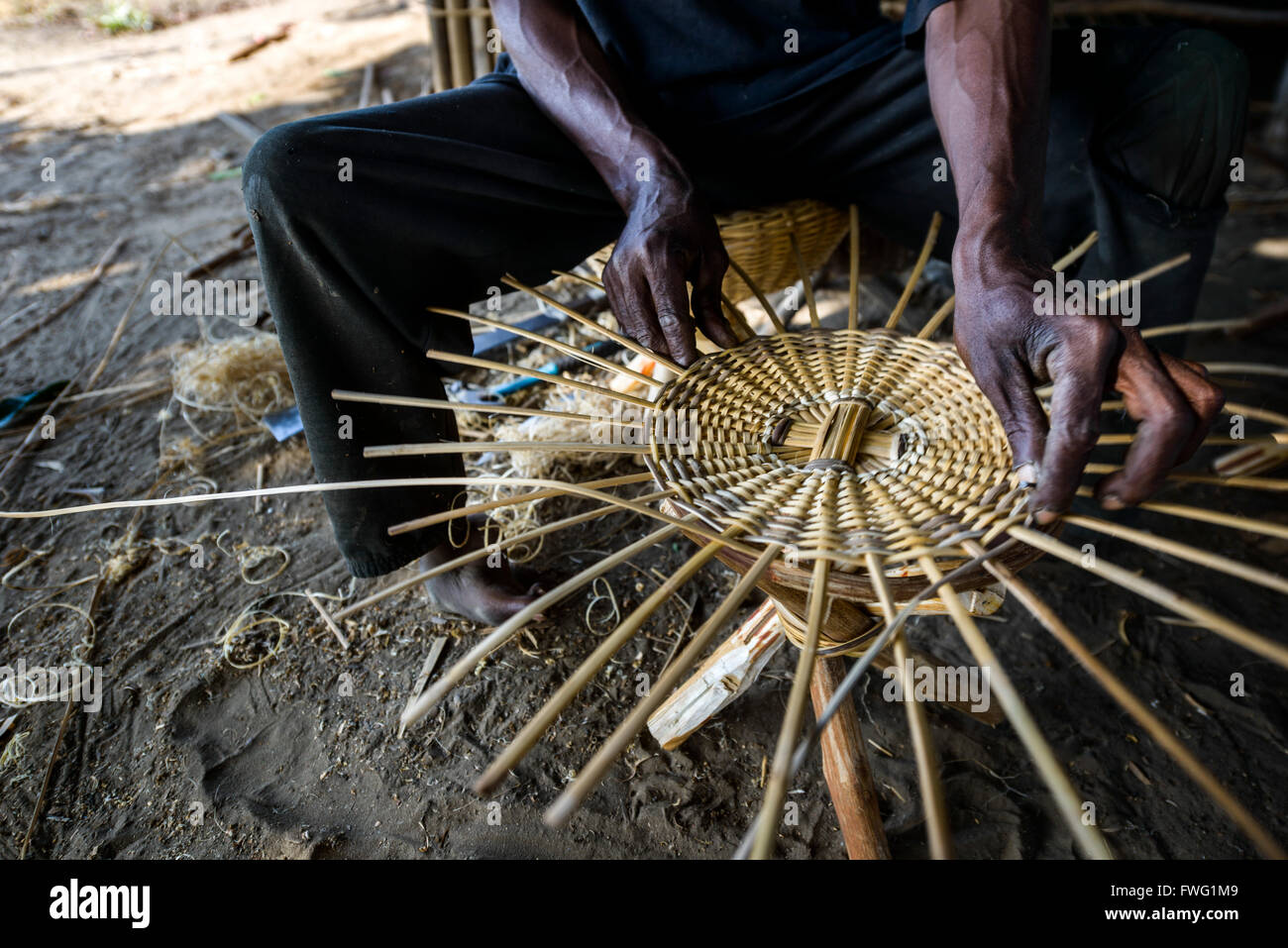 Basketmaker, Democratic Republic of Congo Stock Photo - Alamy
