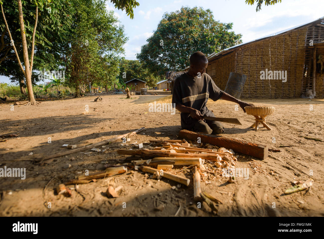 Basketmaker, Democratic Republic of Congo Stock Photo - Alamy