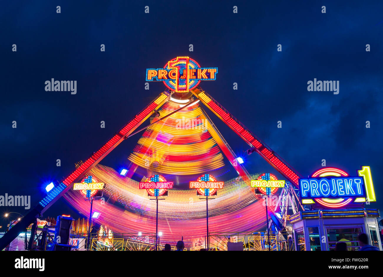 Fairground at night hi-res stock photography and images - Alamy