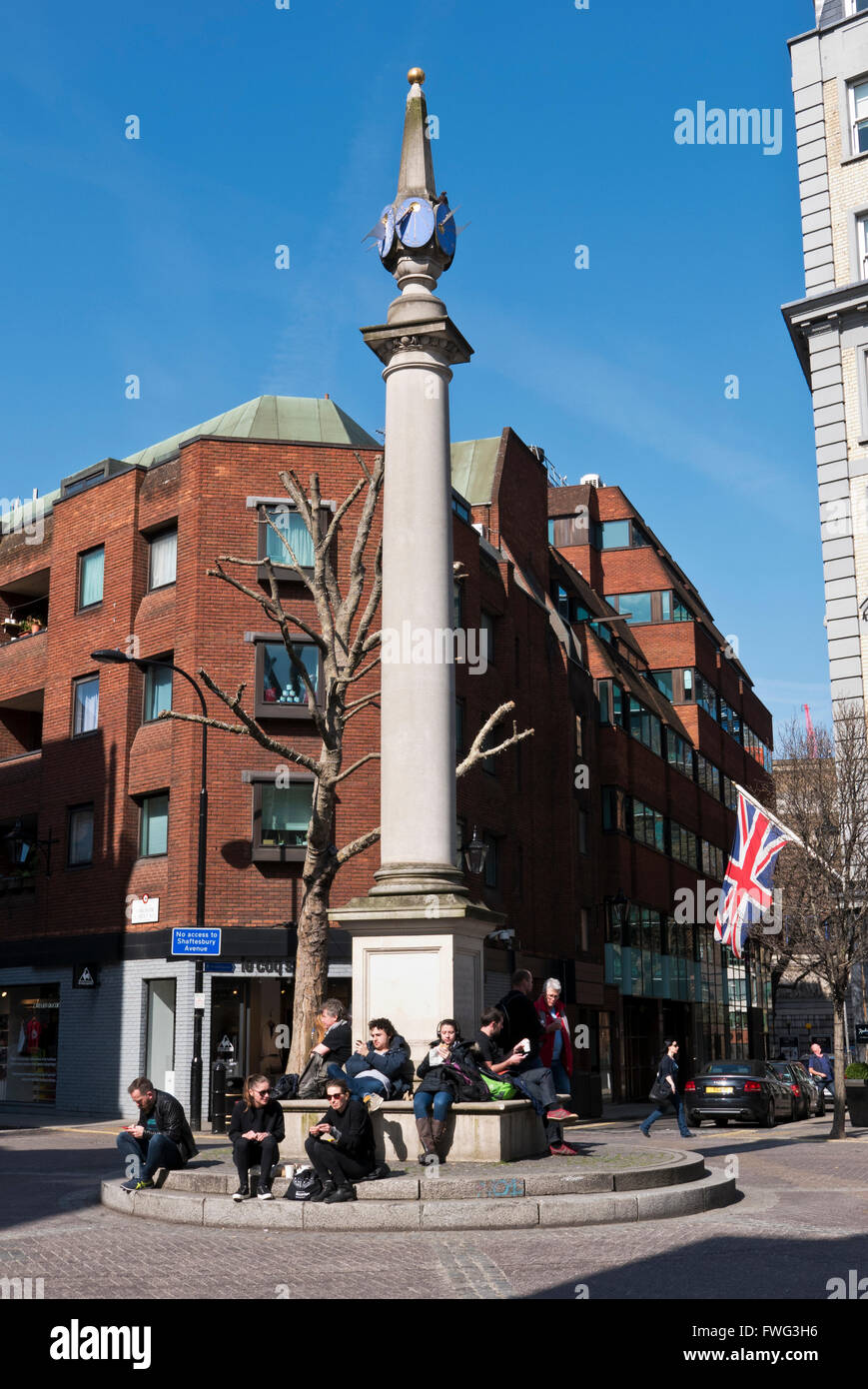 The Seven Dials sundial at the junction of six roads in the West End in ...