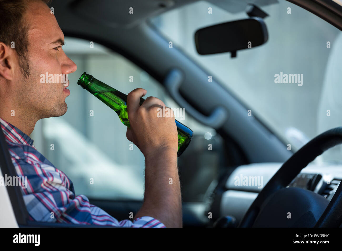 Man drinking beer while driving Stock Photo - Alamy