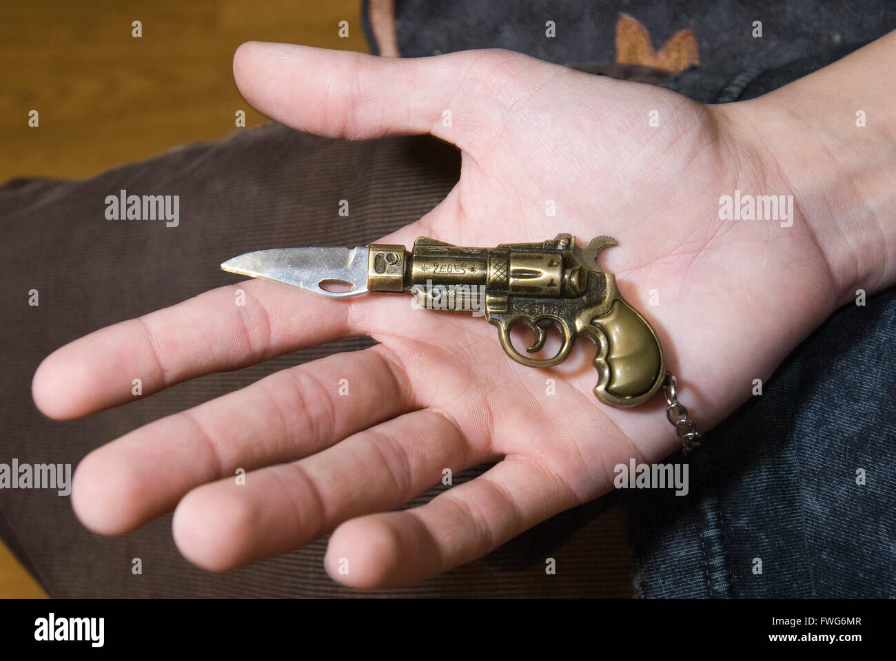 Knife That Looks Like A Gun