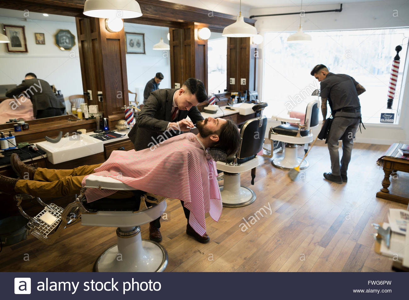 Barber grooming man Stock Photo - Alamy