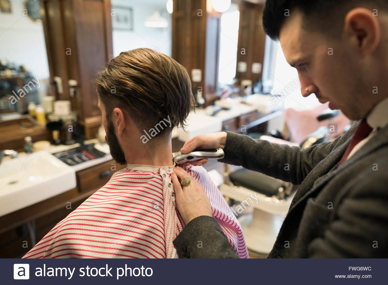 Barber shaving hi-res stock photography and images - Alamy