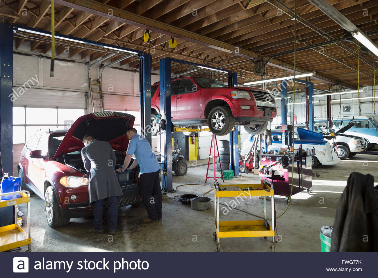 Car service auto mechanics business hi-res stock photography and images ...