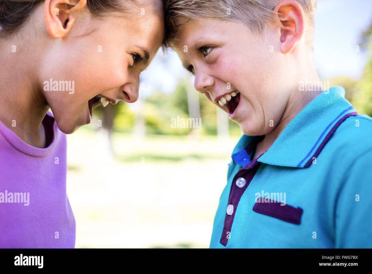 Siblings fighting hi-res stock photography and images - Alamy