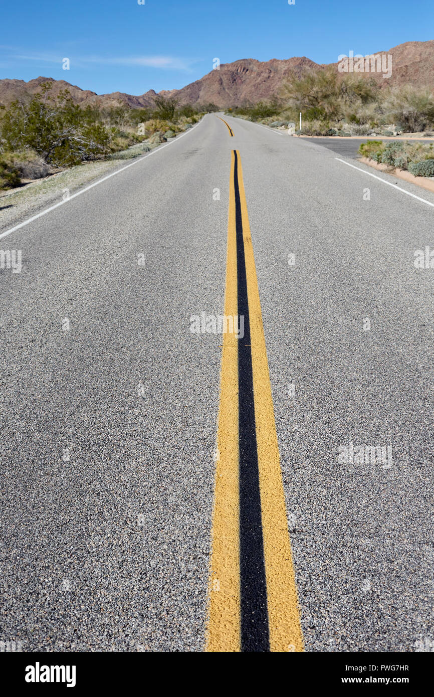 Desert empty road hi-res stock photography and images - Alamy