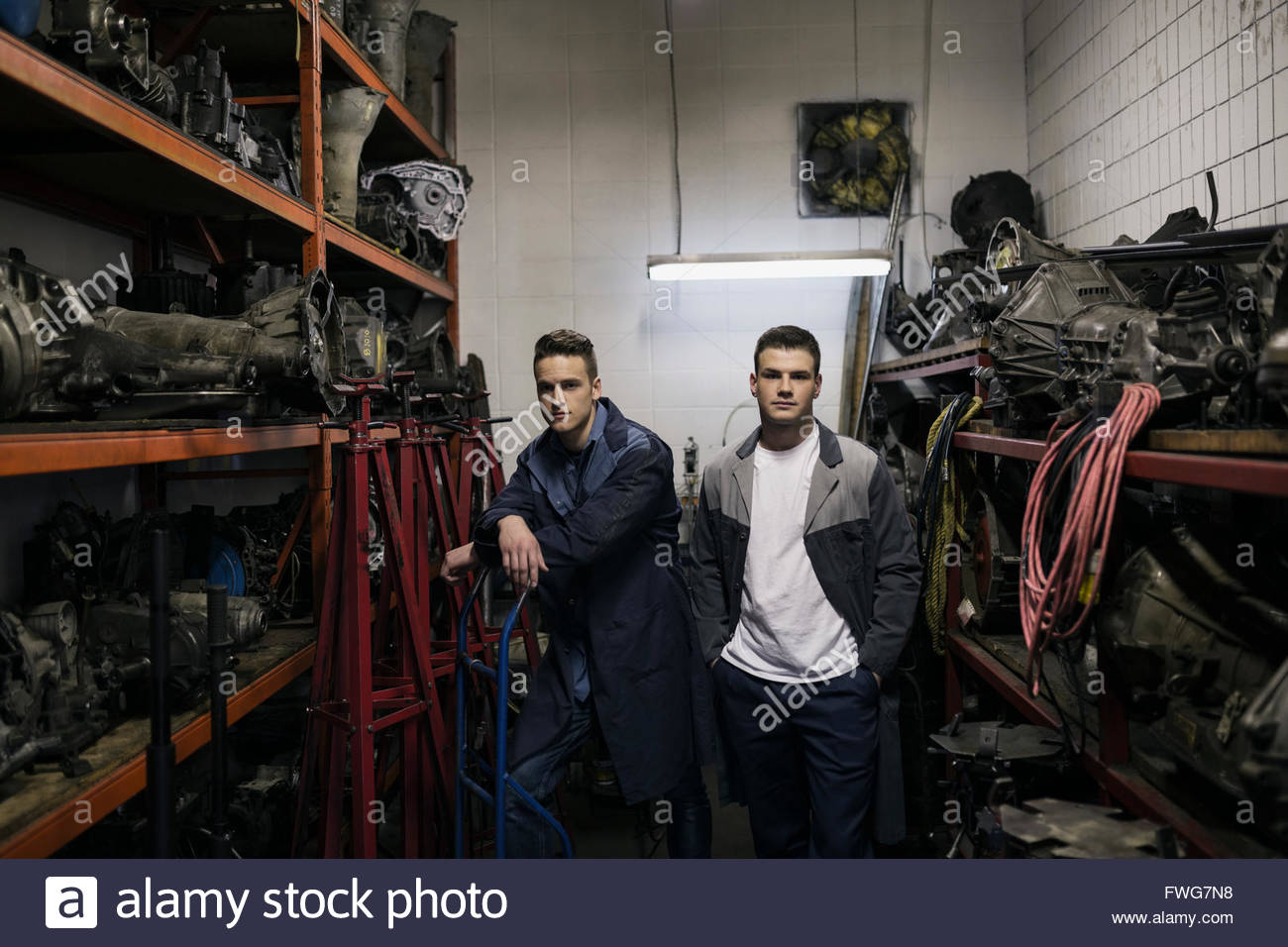 Mechanics auto repair shop hi-res stock photography and images - Alamy