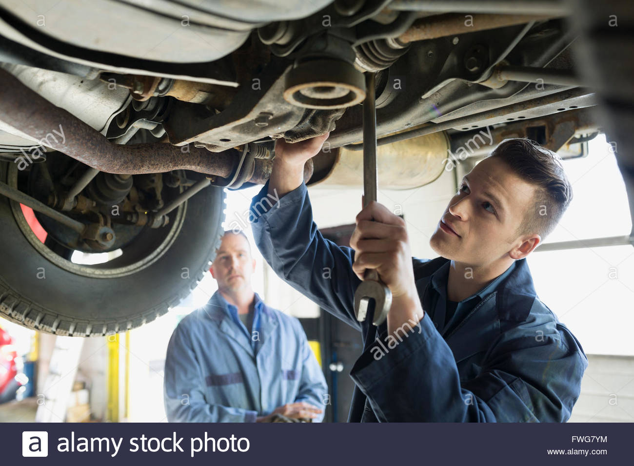 Mechanic shop car hi-res stock photography and images - Alamy