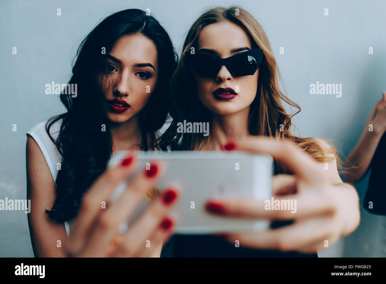Two girlfriends taking a selfie Stock Photo - Alamy