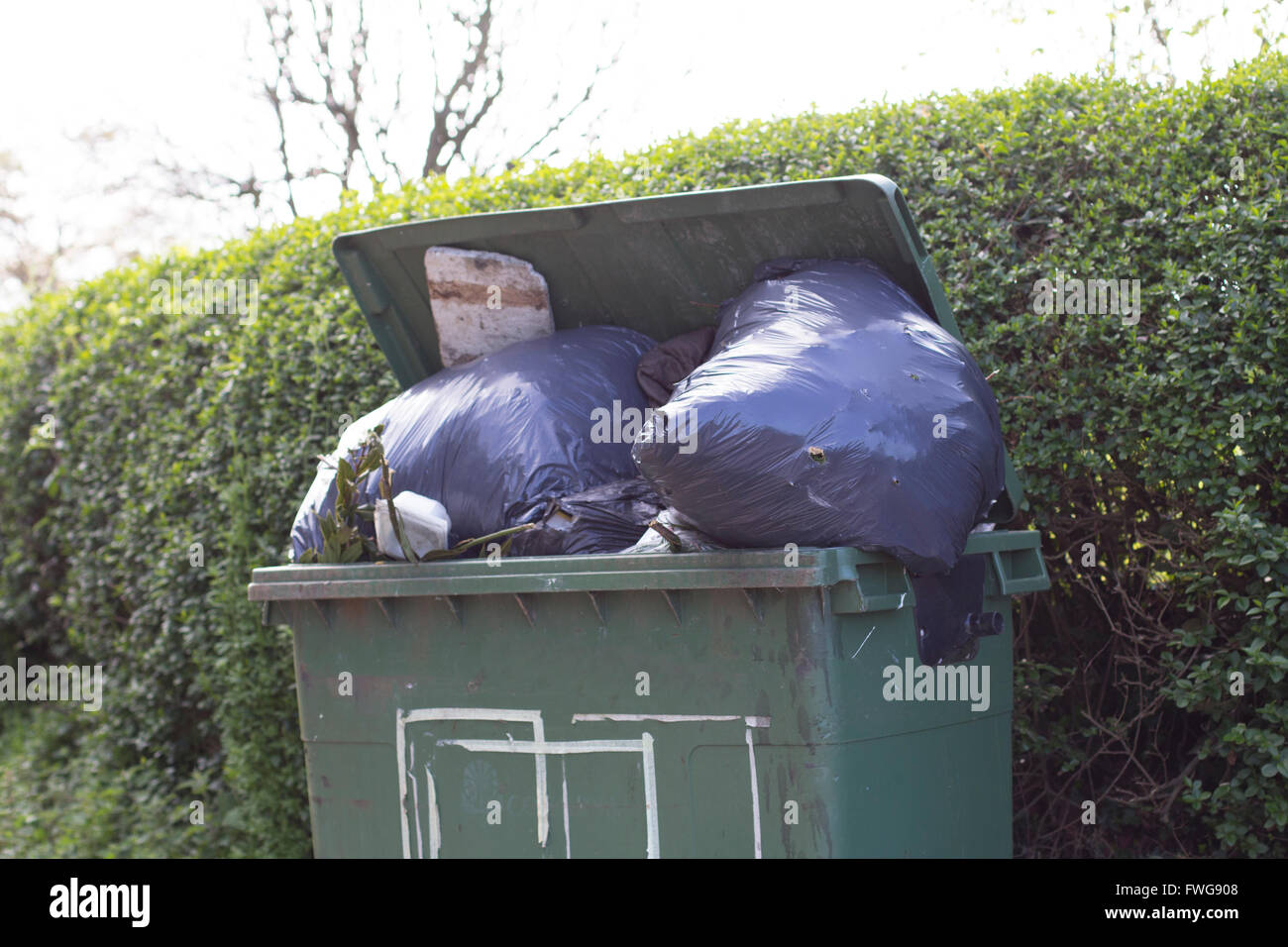 Full dumpster hi-res stock photography and images - Alamy