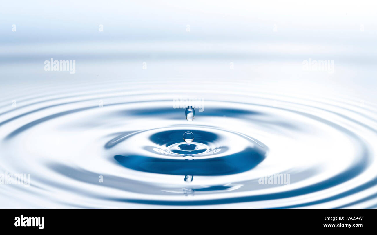 Droplet falling liquid hi-res stock photography and images - Alamy
