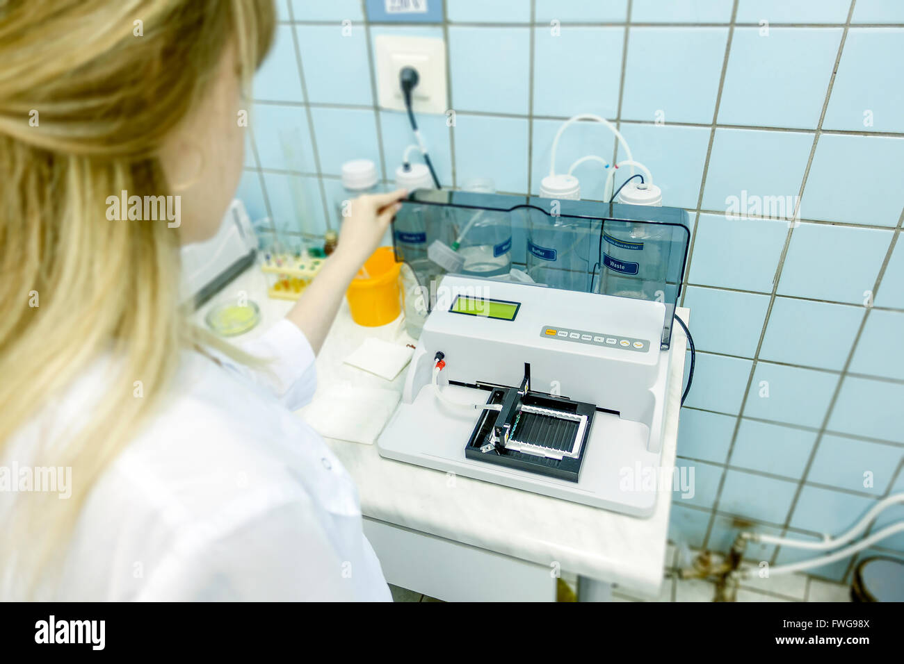 Microplate reader (microplate photometre) used to detect biological ...