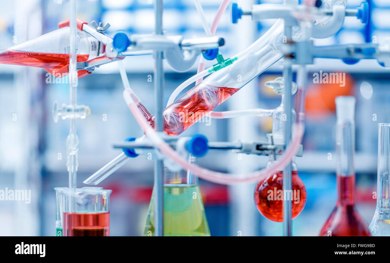 Chemistry experiment in the laboratory Stock Photo - Alamy