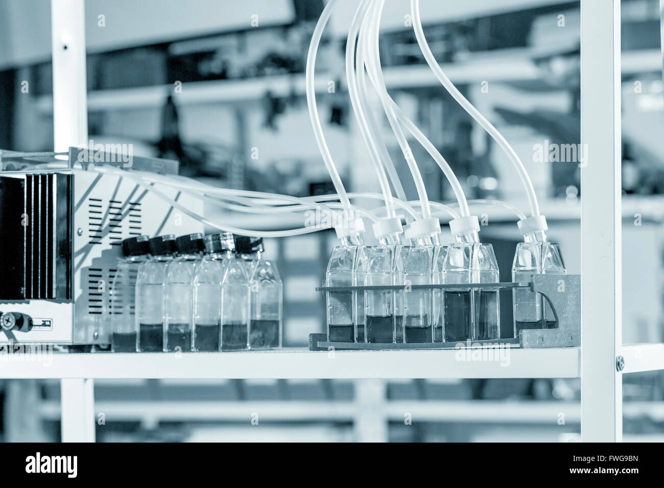 Chemistry experiment in the laboratory Stock Photo - Alamy