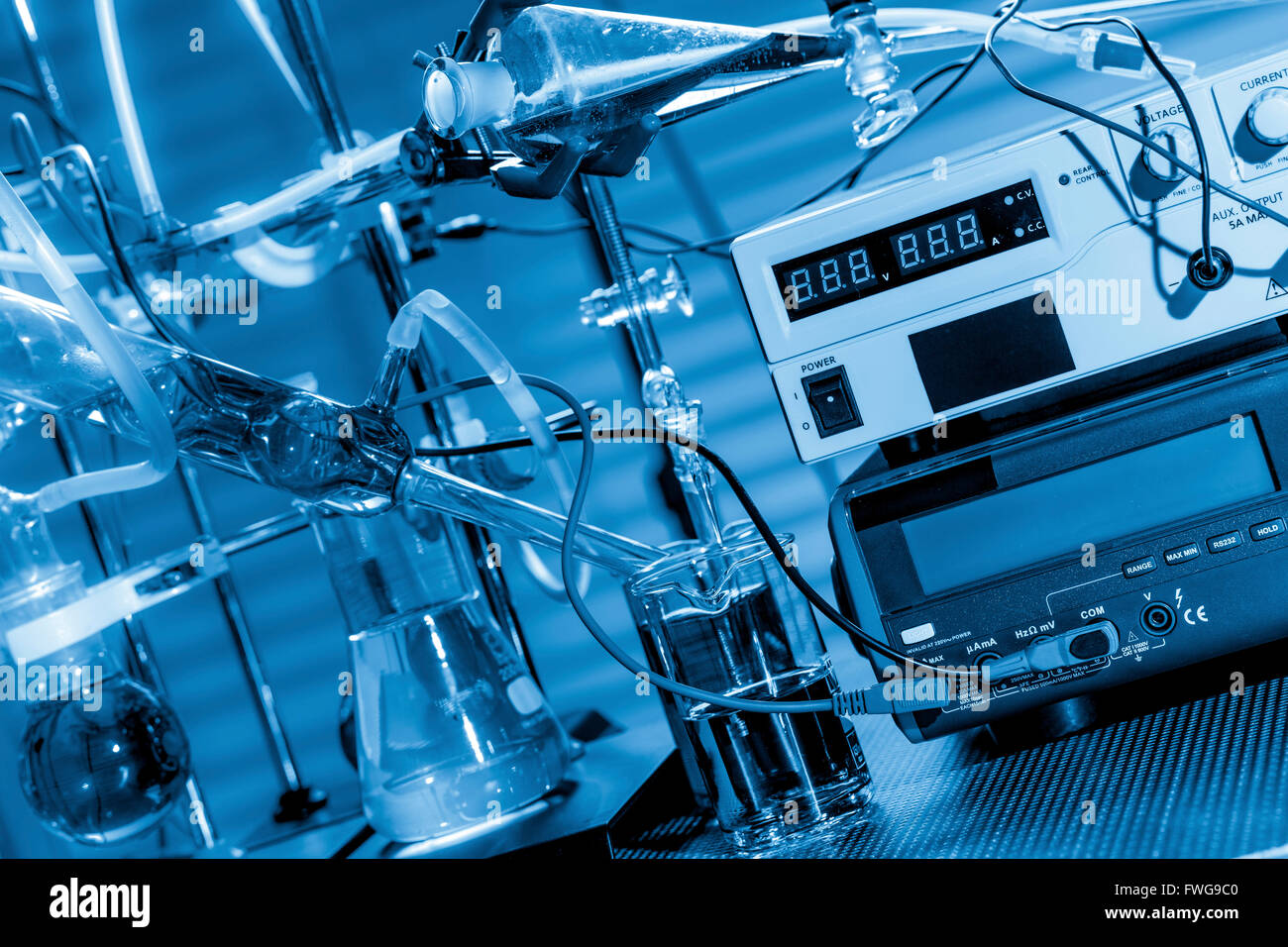 Chemistry experiment in the laboratory Stock Photo - Alamy