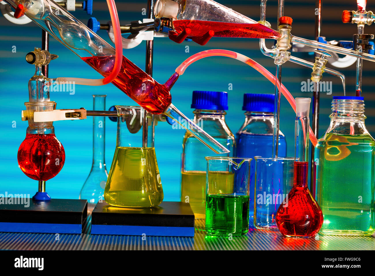 Chemistry experiment in the laboratory Stock Photo - Alamy