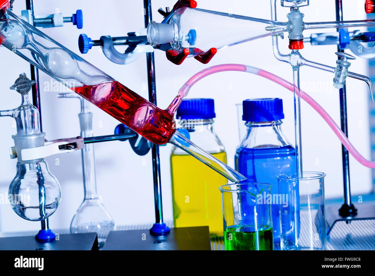 Chemistry experiment in the laboratory Stock Photo - Alamy