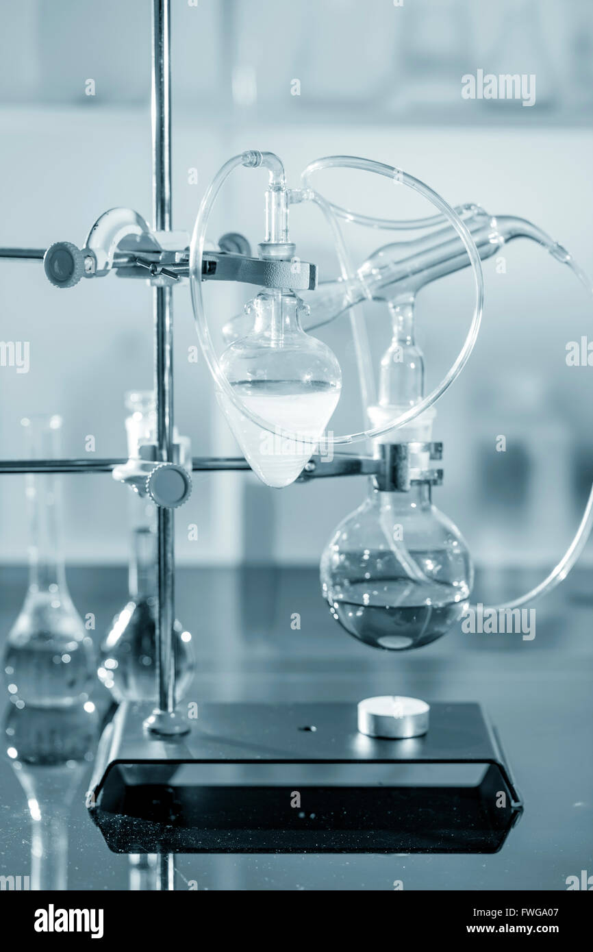 Chemistry experiment in the laboratory Stock Photo - Alamy