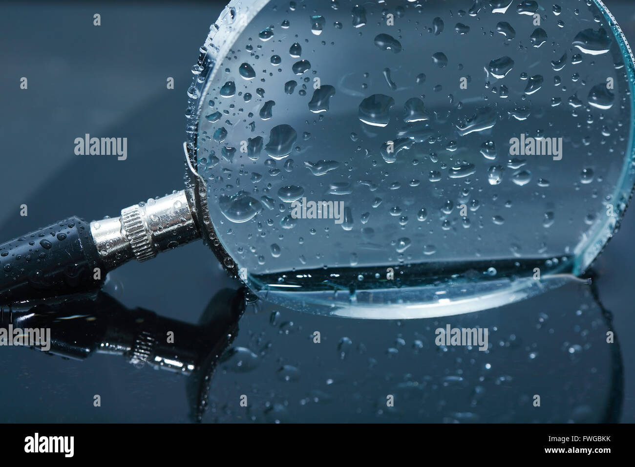 Water lens magnifying glass hi-res stock photography and images - Alamy