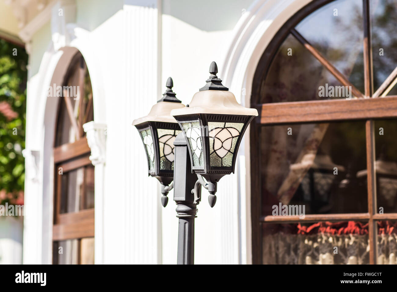 Old Fashioned Street Light Stock Photo - Alamy