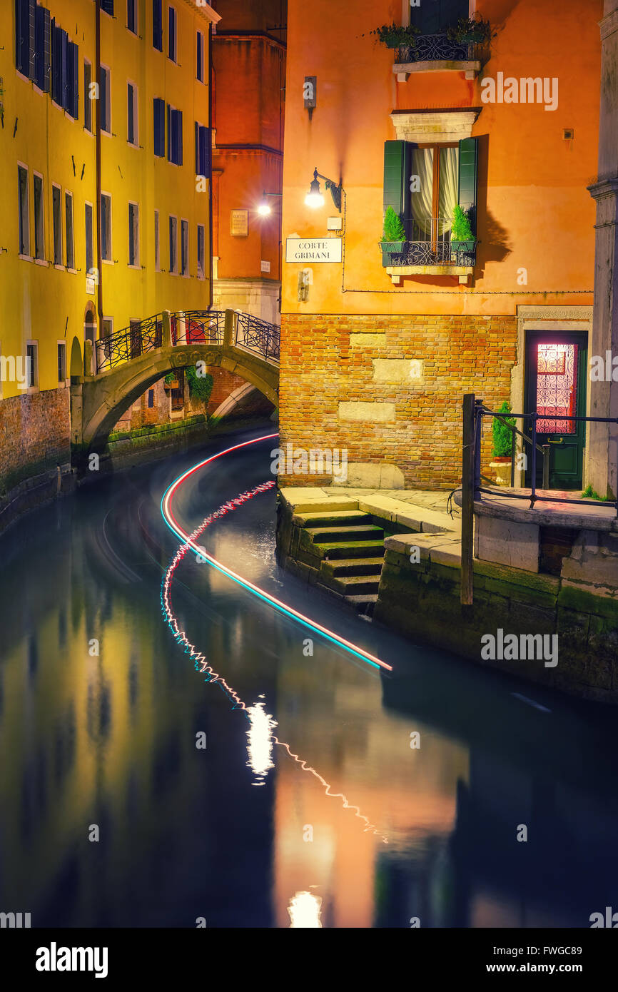 Narrow canal in Venice Stock Photo - Alamy