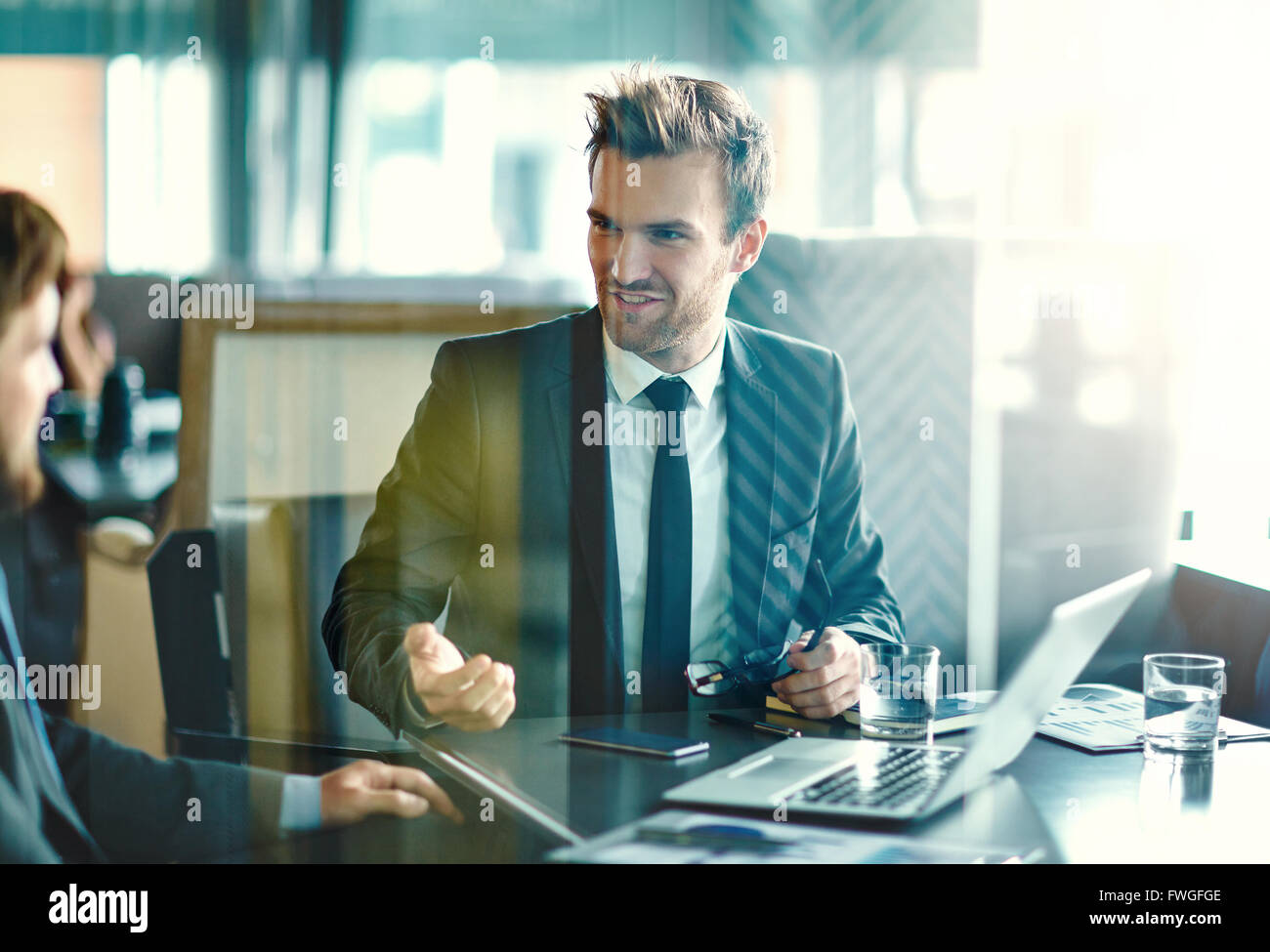 Explaining businesspeople hi-res stock photography and images - Alamy