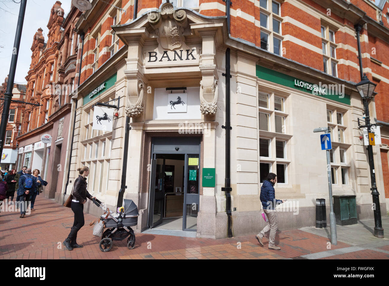 The exterior of the Lloyds Bank branch, Broad Street, Reading Berkshire ...
