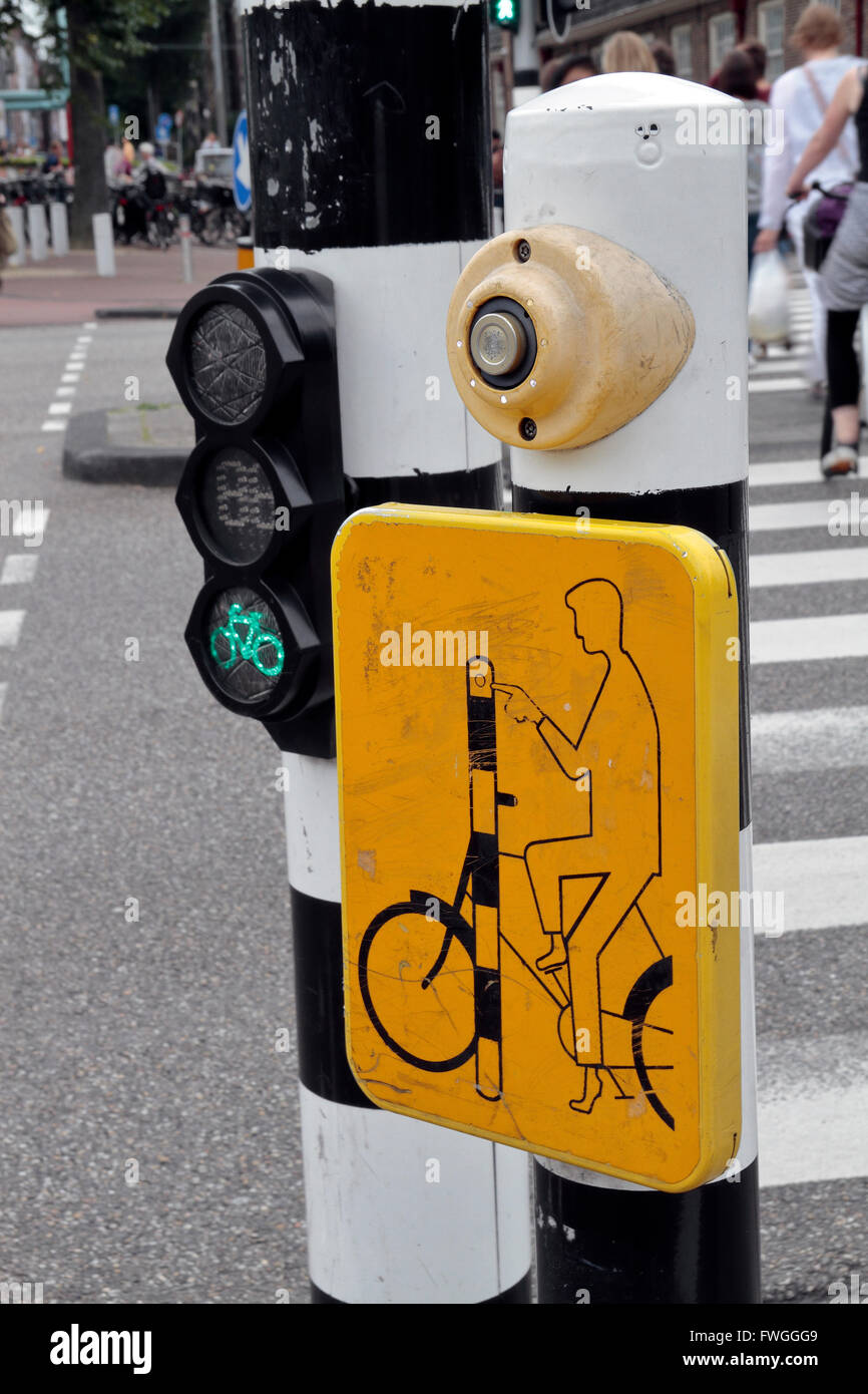 Pedestrian traffic lights hi-res stock photography and images - Alamy