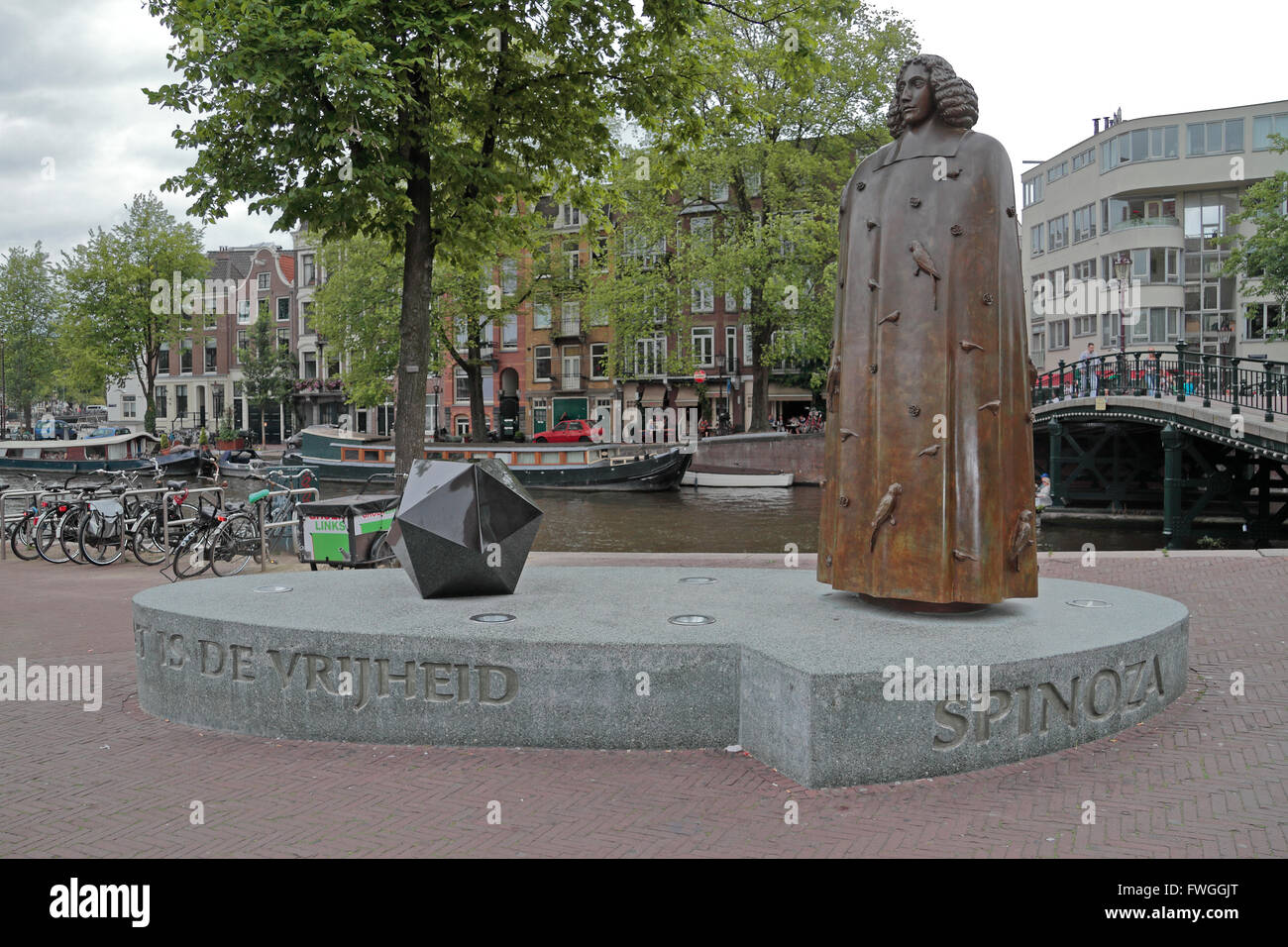 Spinoza statue amsterdam hi-res stock photography and images - Alamy