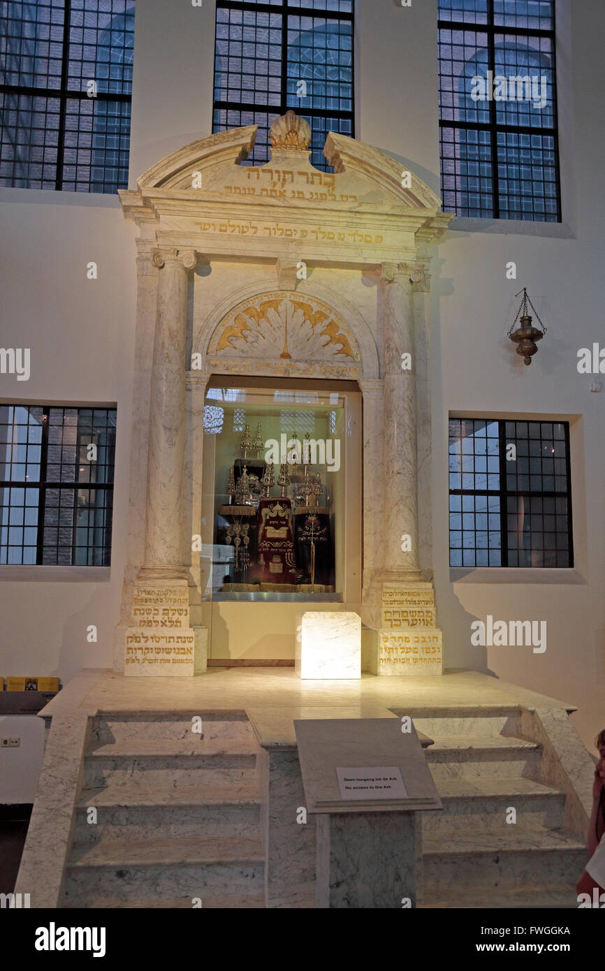 Jewish ark torah hi-res stock photography and images - Alamy