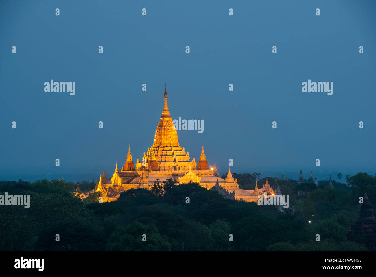 Ananda Temple at night, Temples of Bagan (Pagan), Myanmar (Burma), Asia ...