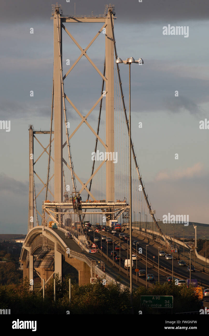 Traffic crossing forth road bridge at sunset hi-res stock photography ...