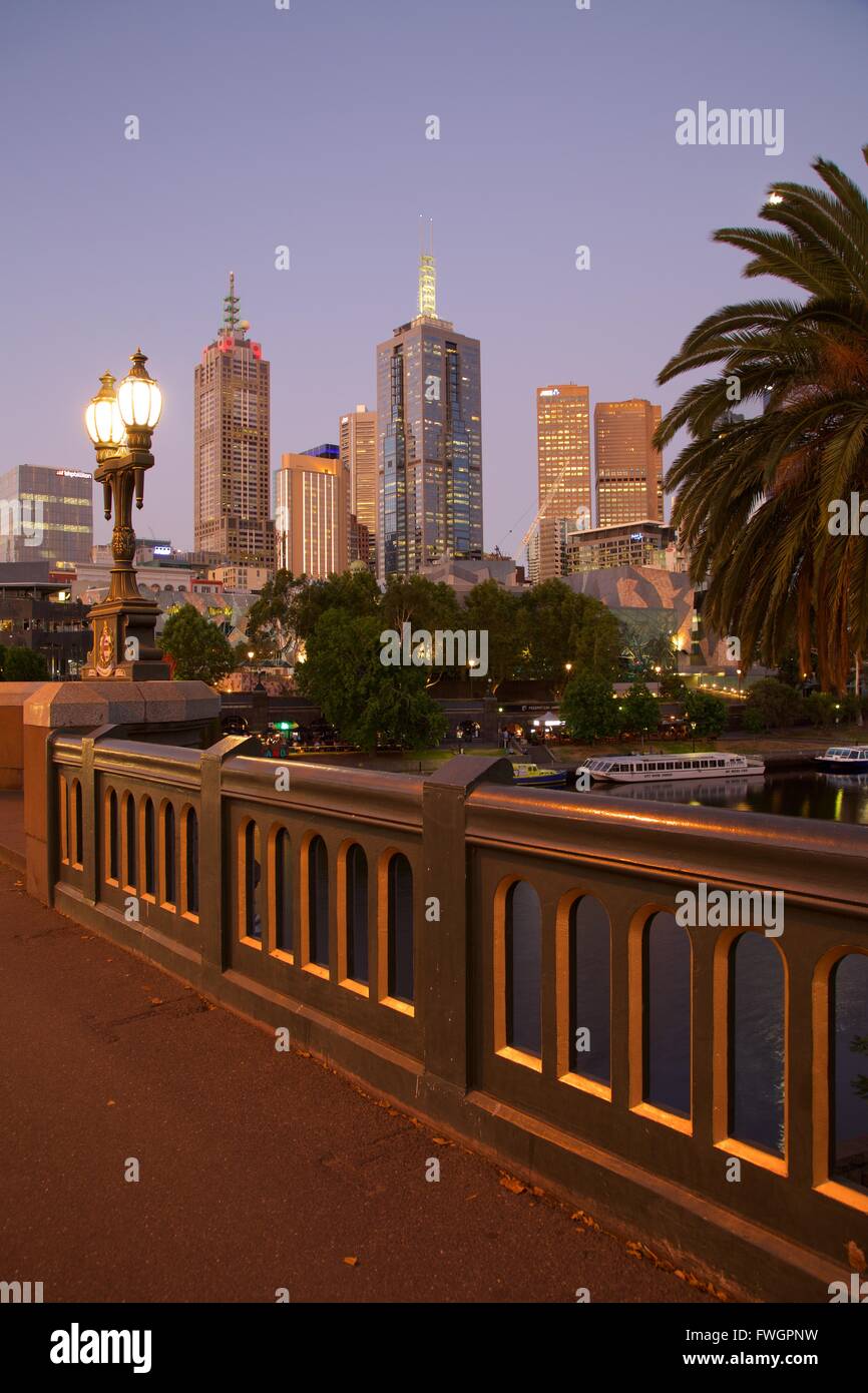 Melbourne skyline at dusk hi-res stock photography and images - Alamy