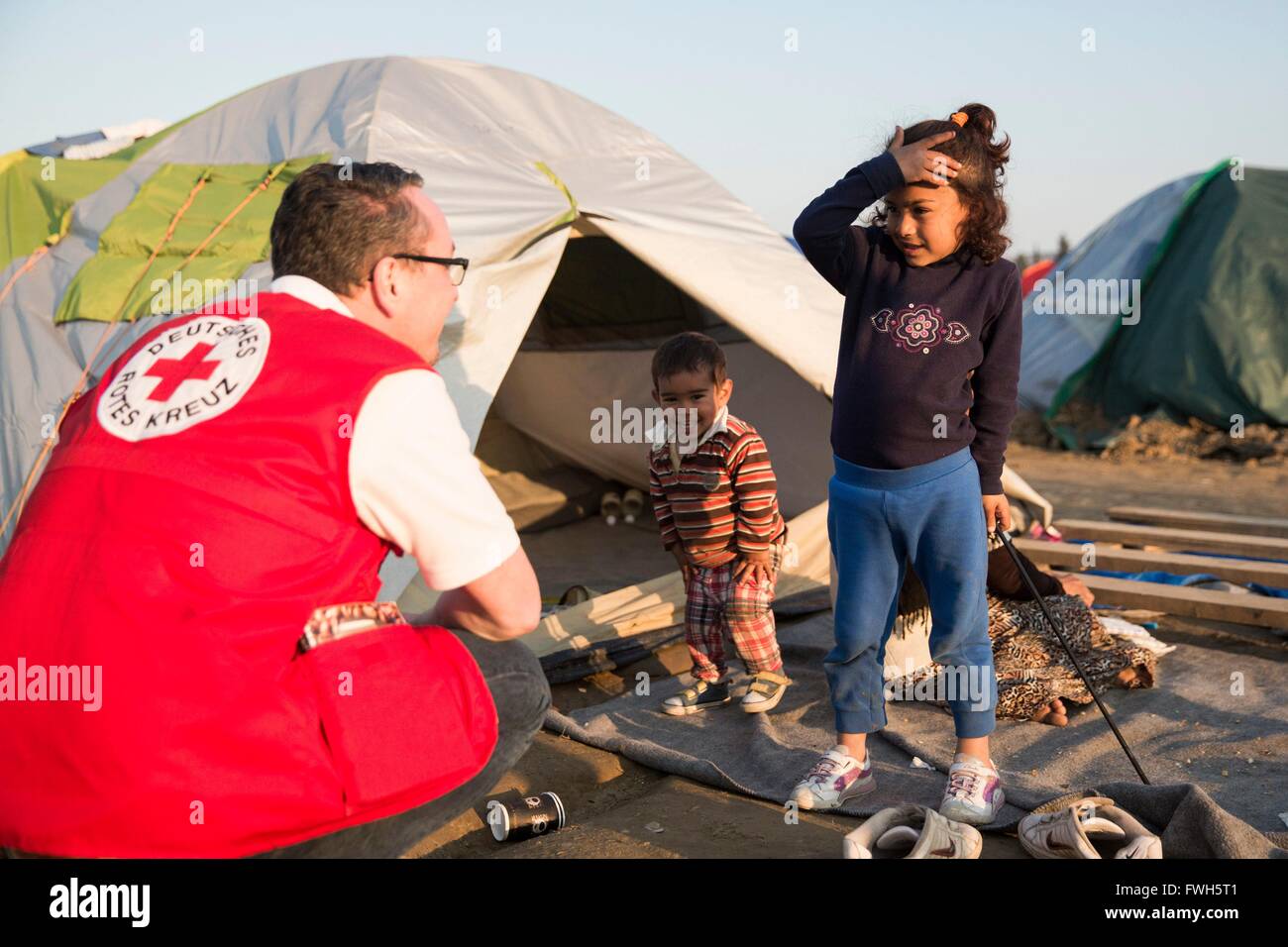 Red cross staff hi-res stock photography and images - Alamy